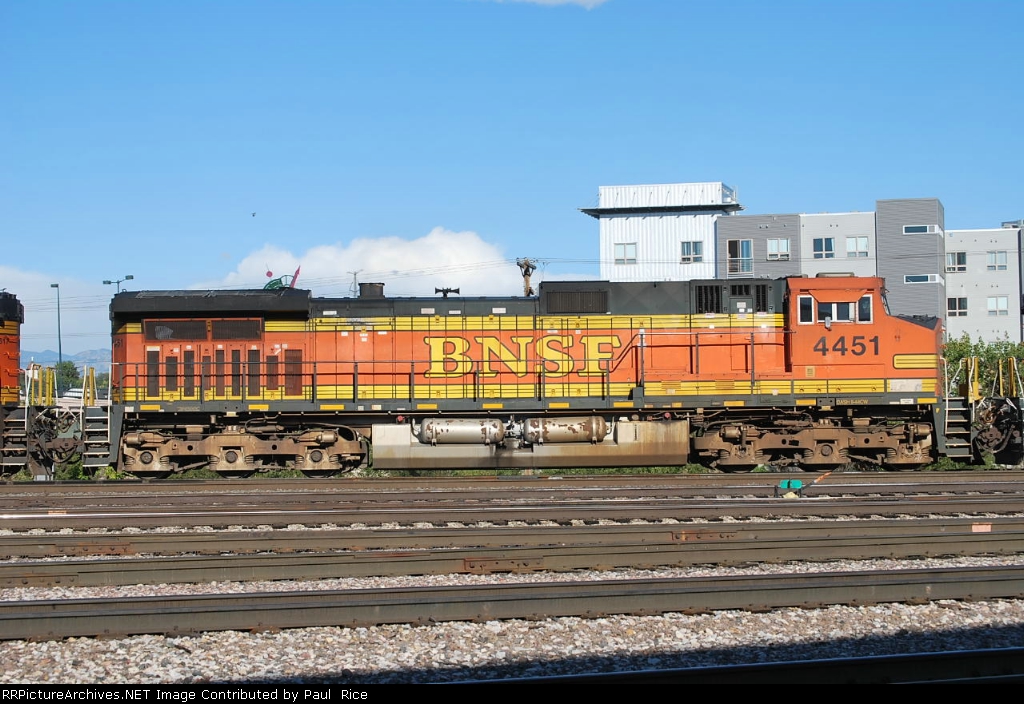 BNSF 4451